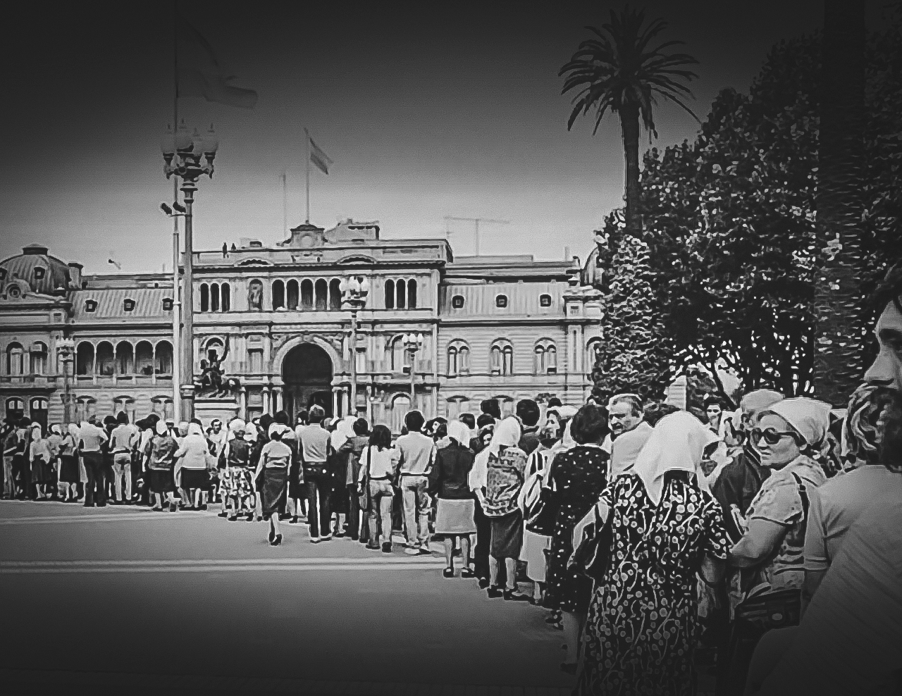 30 DE ABRIL DE 1977 Primera Ronda De Las Madres De Plaza De Mayo La